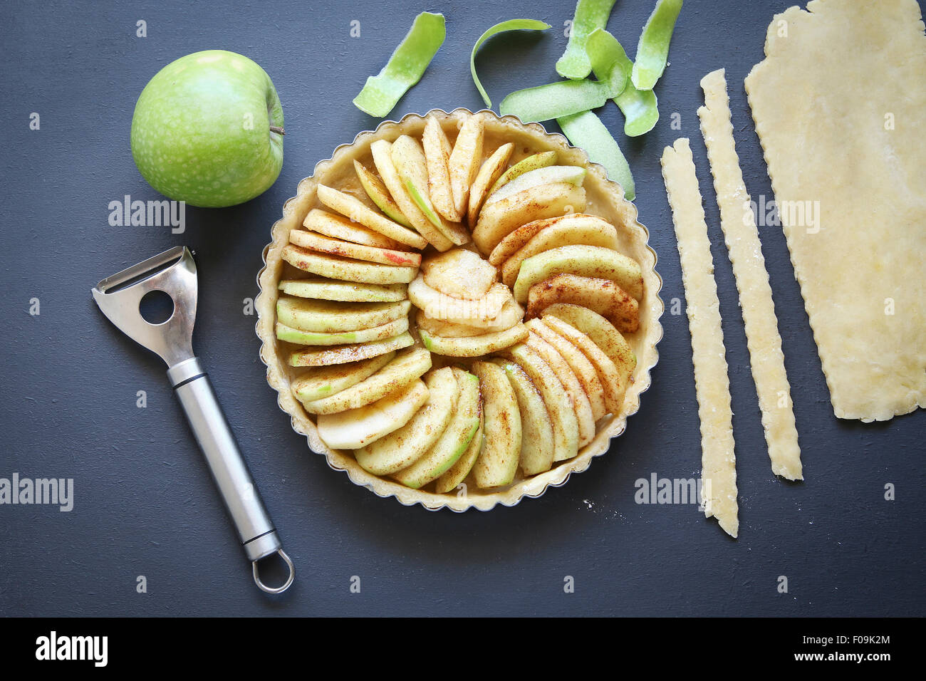 Shortcrust pastry base hi-res stock photography and images - Alamy