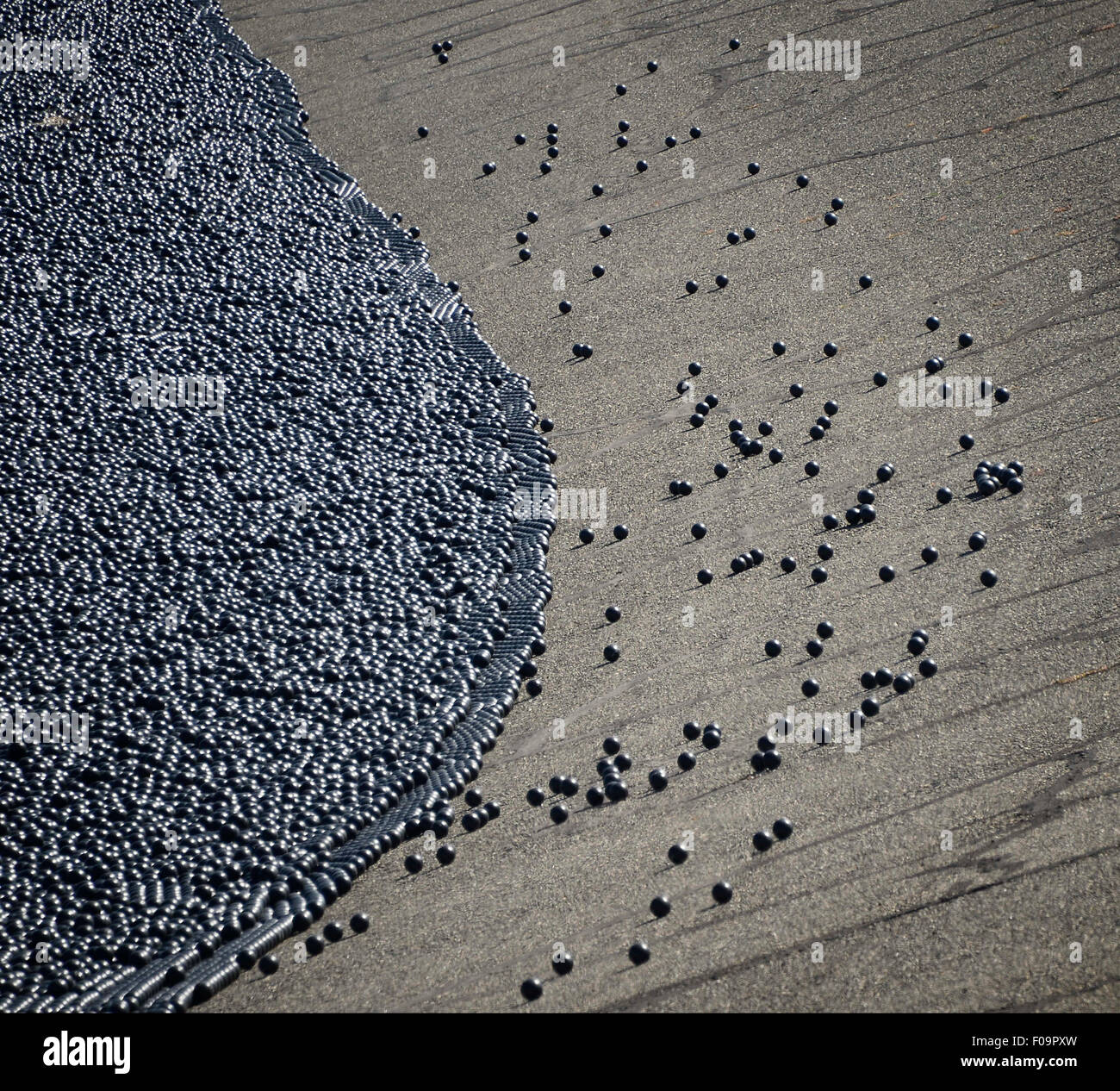 Shade balls la reservoir hi-res stock photography and images - Alamy