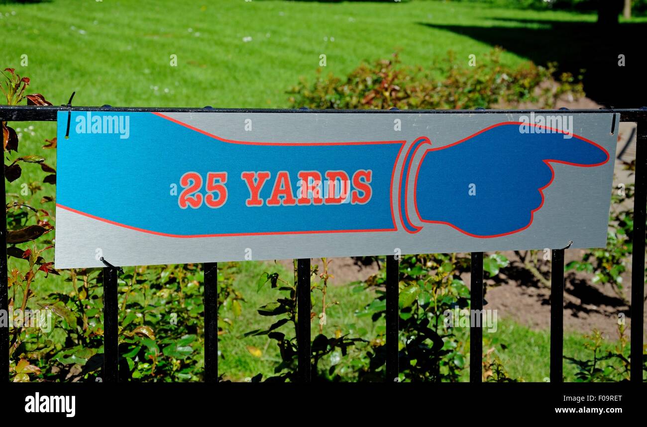 Hand pointing sign hi-res stock photography and images - Alamy