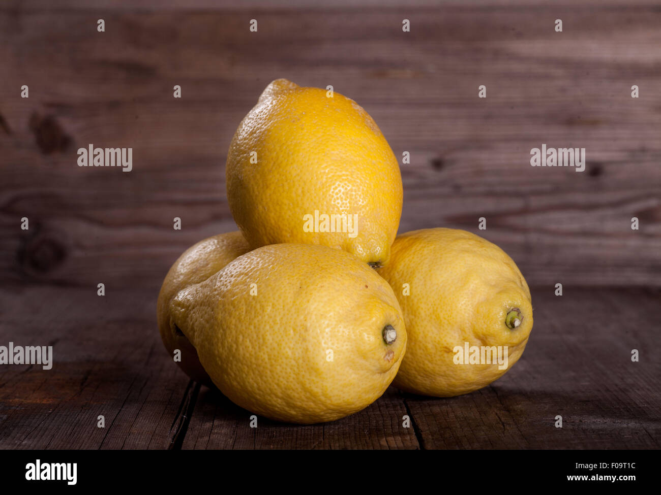 yellow juicy Lemons on wooden tables Stock Photo - Alamy