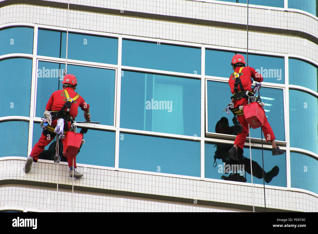 Women window cleaners hi-res stock photography and images - Alamy