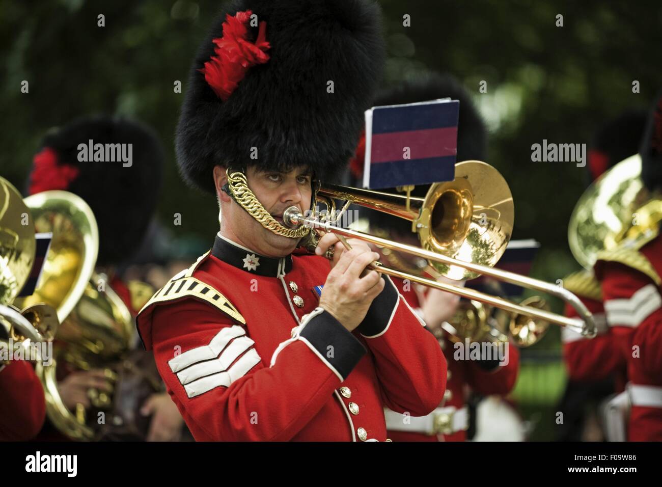 Scots guards playing instruments, Buckingham Palace, Westminster ...