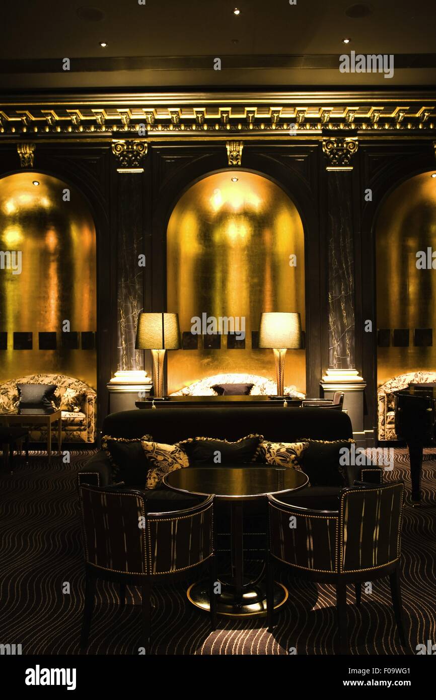 Savoy hotel bar hi-res stock photography and images - Alamy