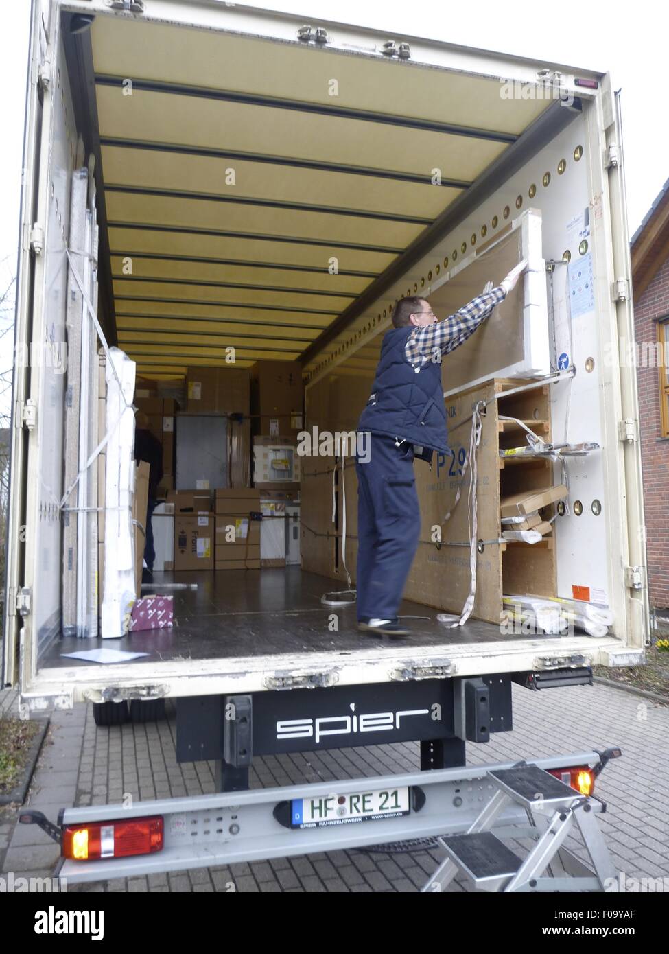 Moving van hi-res stock photography and images - Alamy