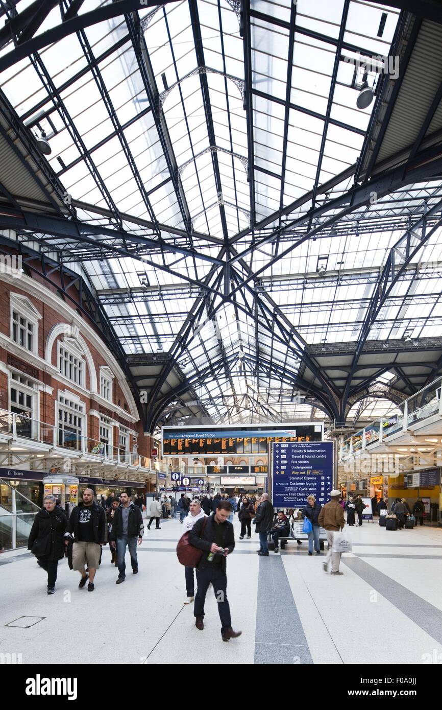 People walking at Liverpool Street Station, London, UK Stock Photo - Alamy