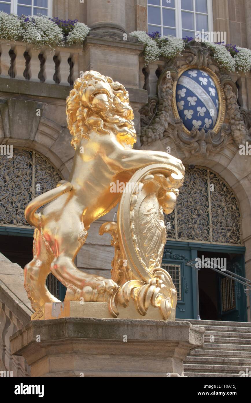 Side view of Hessen lion in front of city hall coat of arms, Kassel ...