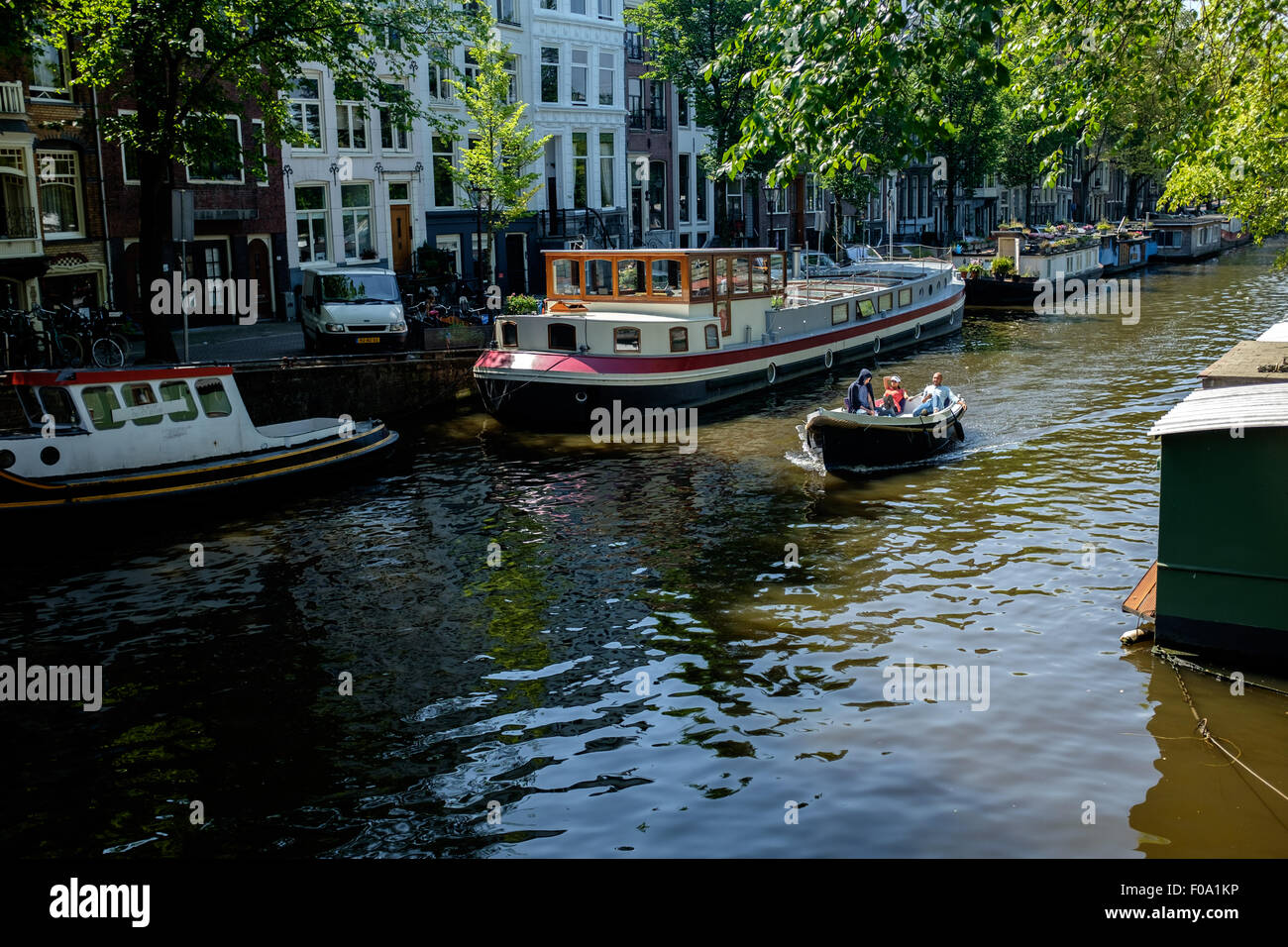 Scenic canal views of Amsterdam city centre Stock Photo - Alamy