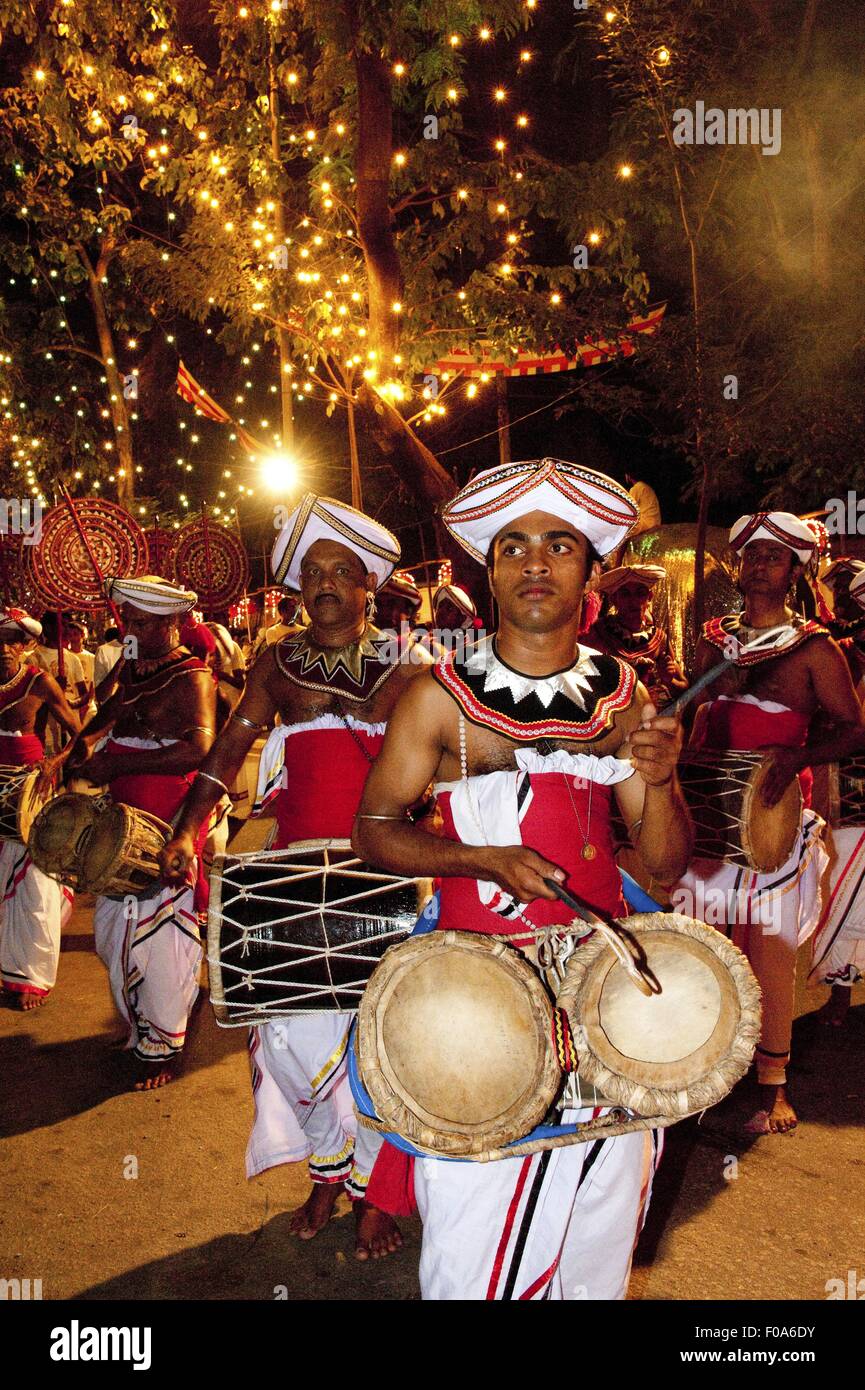 Men playing drums at hard Navam Perahera, Colombo, Sri Lanka Stock ...