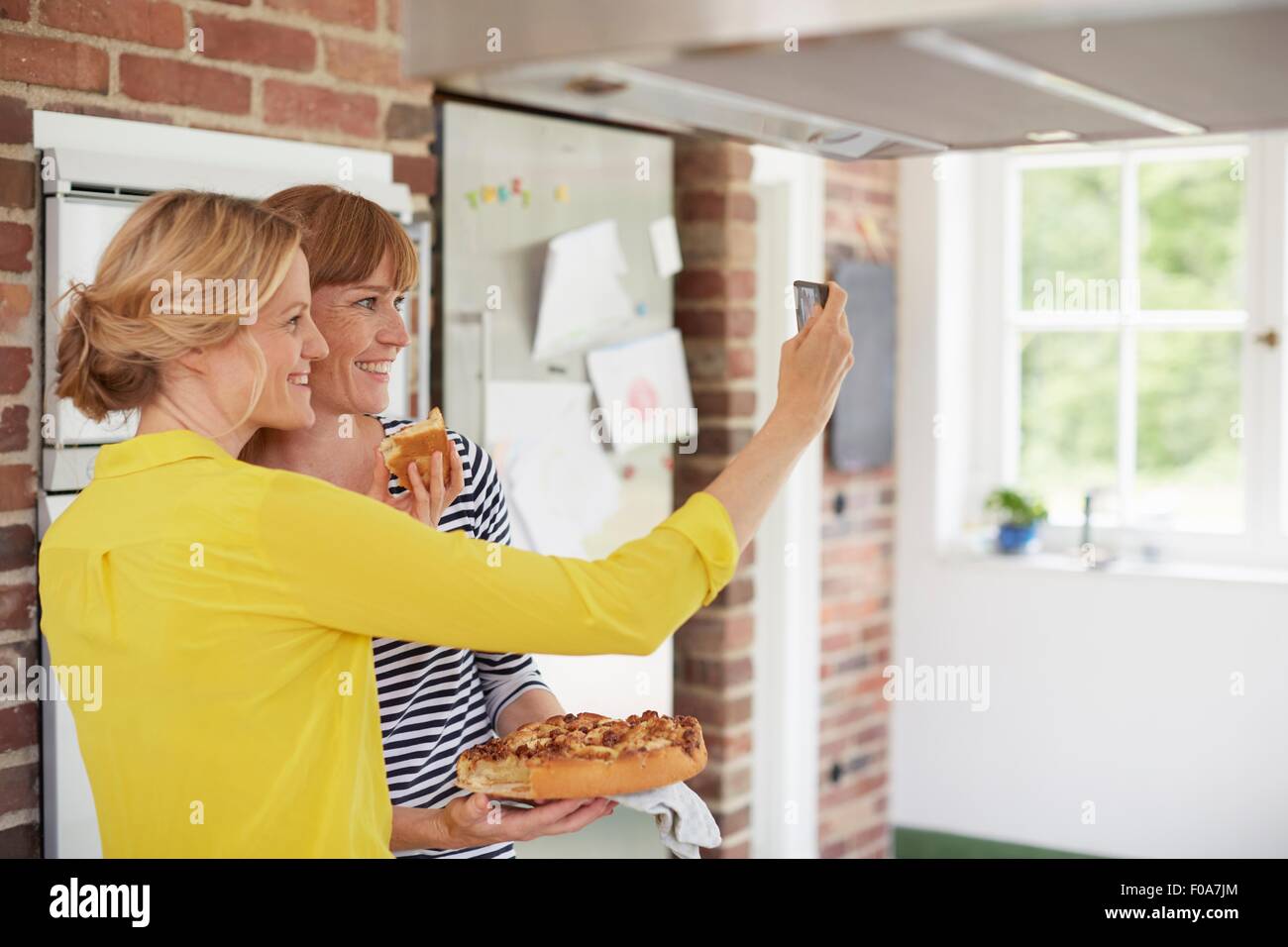 Women selfie hi-res stock photography and images - Alamy