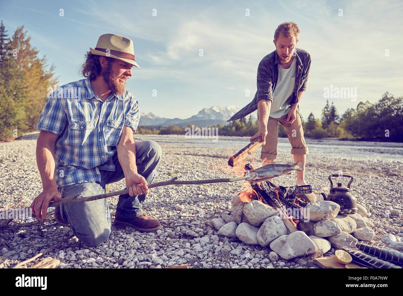 Men campfire hi-res stock photography and images - Alamy