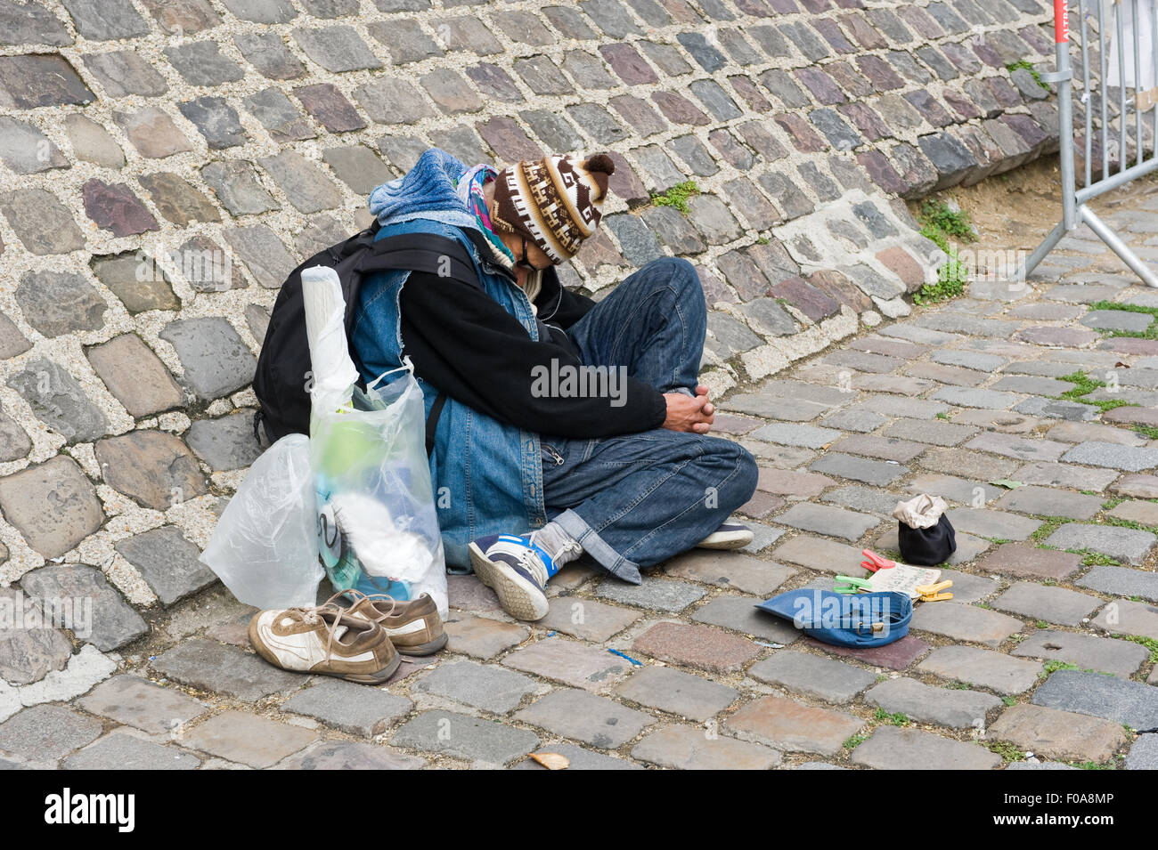 Homeless paris france hi-res stock photography and images - Alamy
