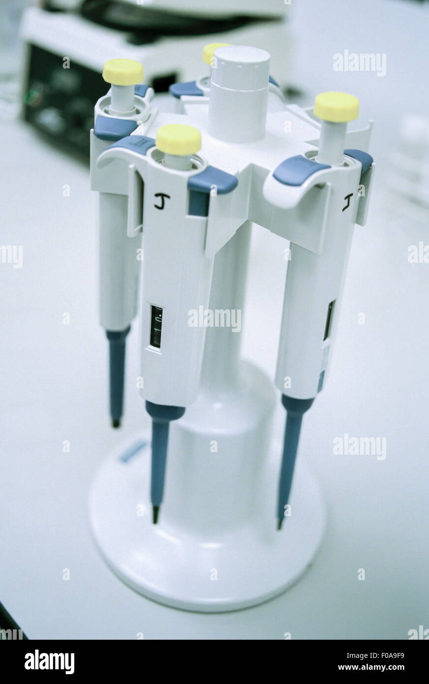 Laboratory workbench hi-res stock photography and images - Alamy