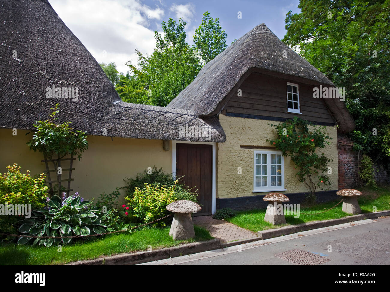 Thatched Cottage, Wherwell, Hampshire, England Stock Photo - Alamy