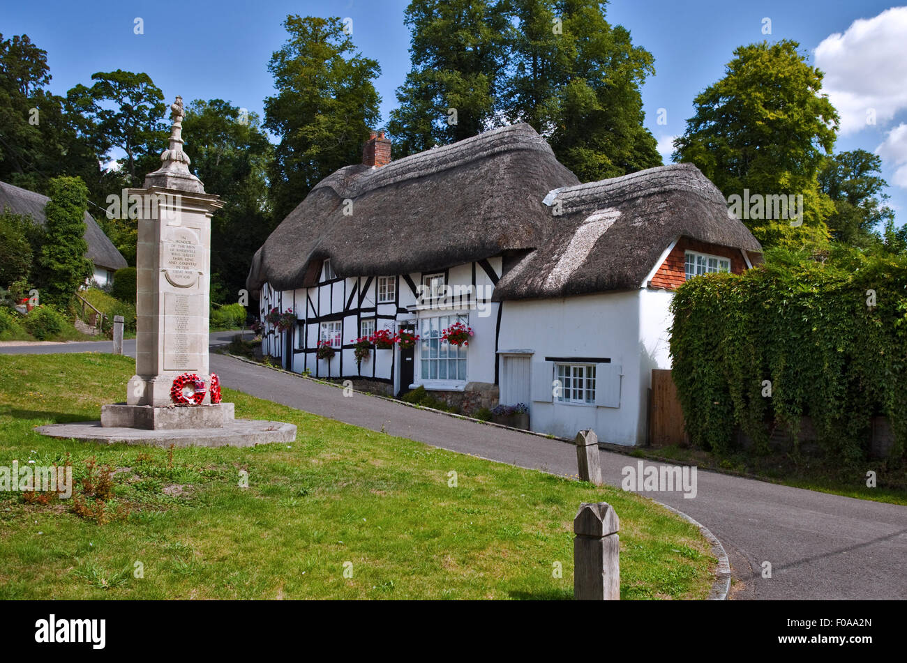 British Thatched House Wherwell High Resolution Stock Photography and ...