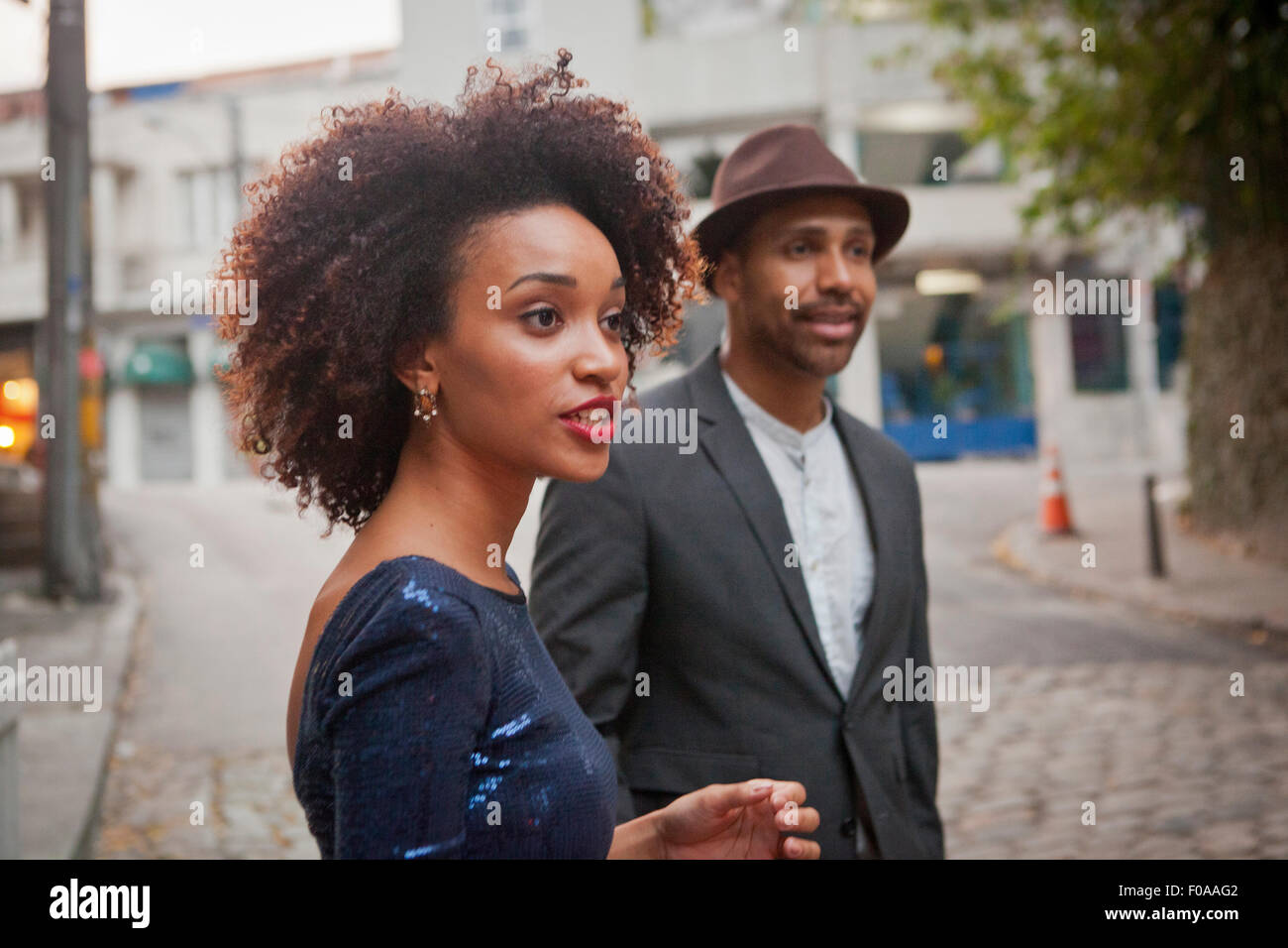 Couple in the street hi-res stock photography and images - Alamy