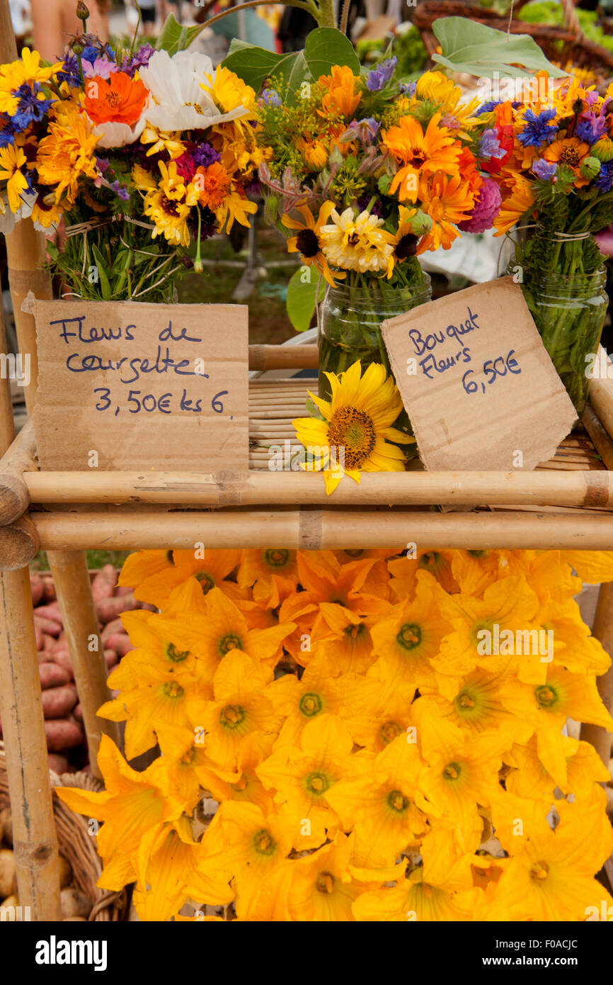 Traditional French market stall with flowers on display, Issigeac ...