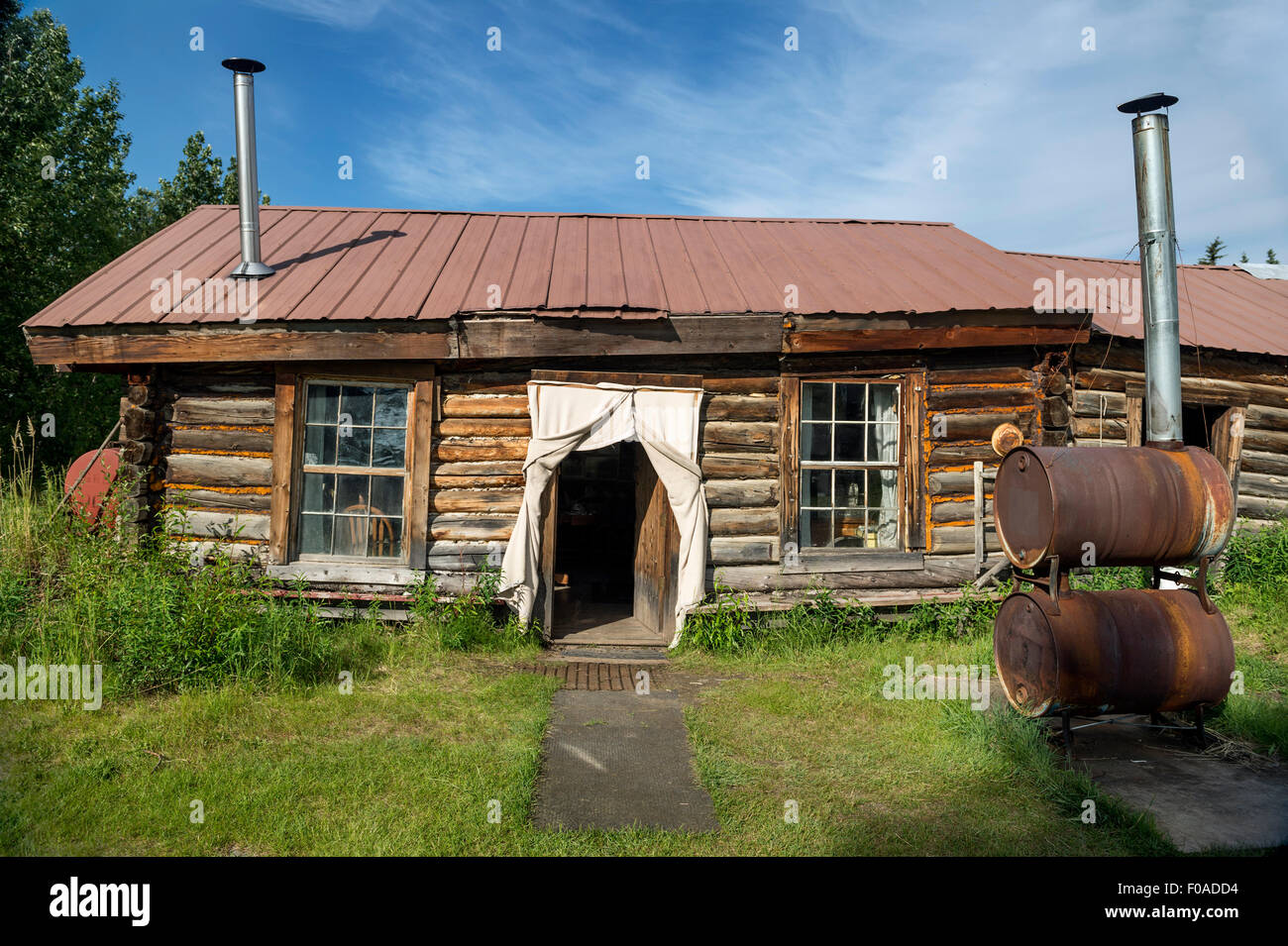 Alaska off grid house hi-res stock photography and images - Alamy