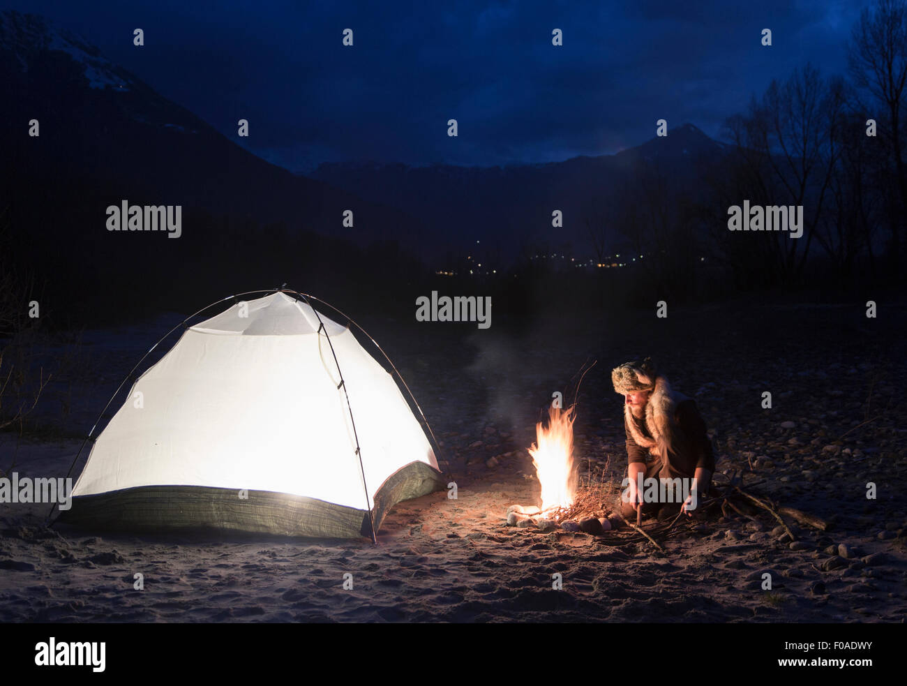 Campfire tent hi-res stock photography and images - Alamy