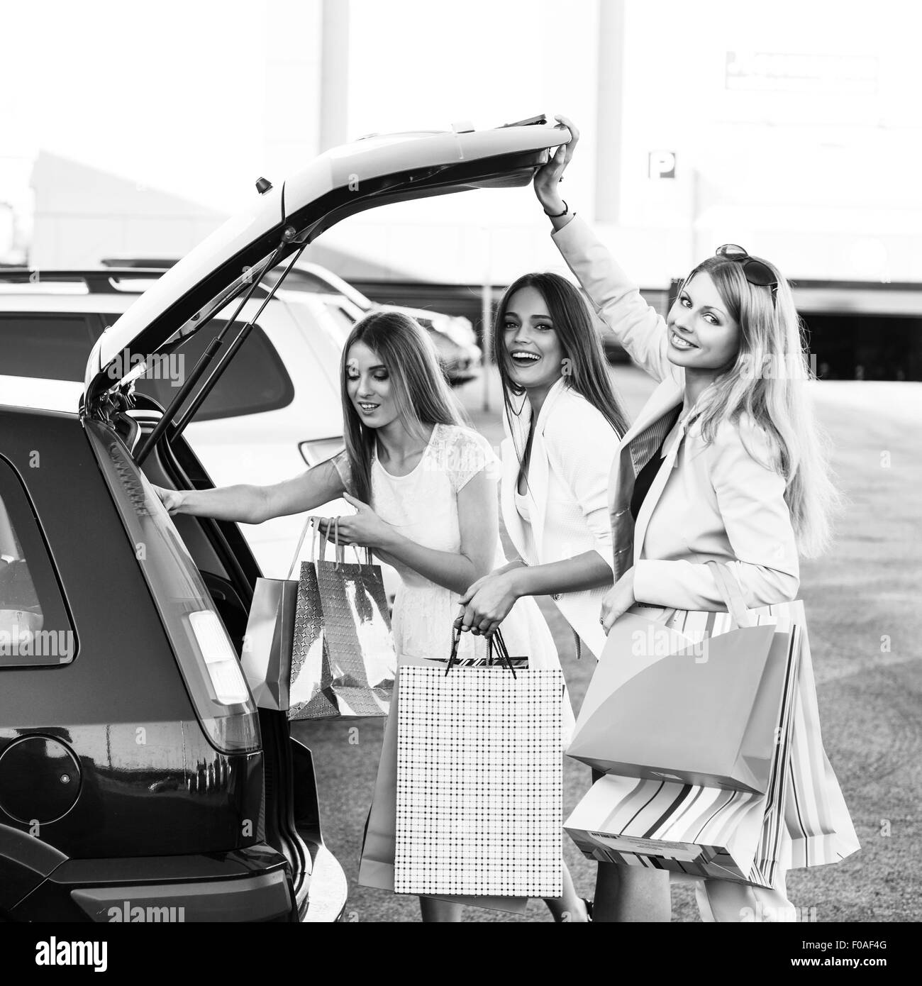 Group of girls after shopping Stock Photo - Alamy