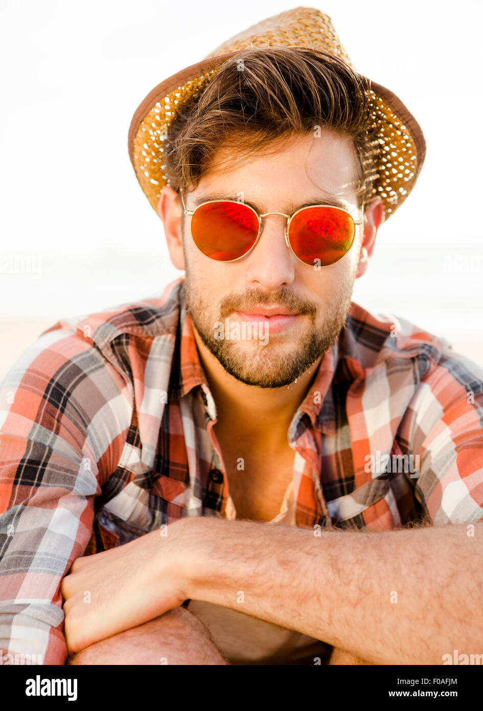 Portrait handsome guy beach hi-res stock photography and images - Alamy