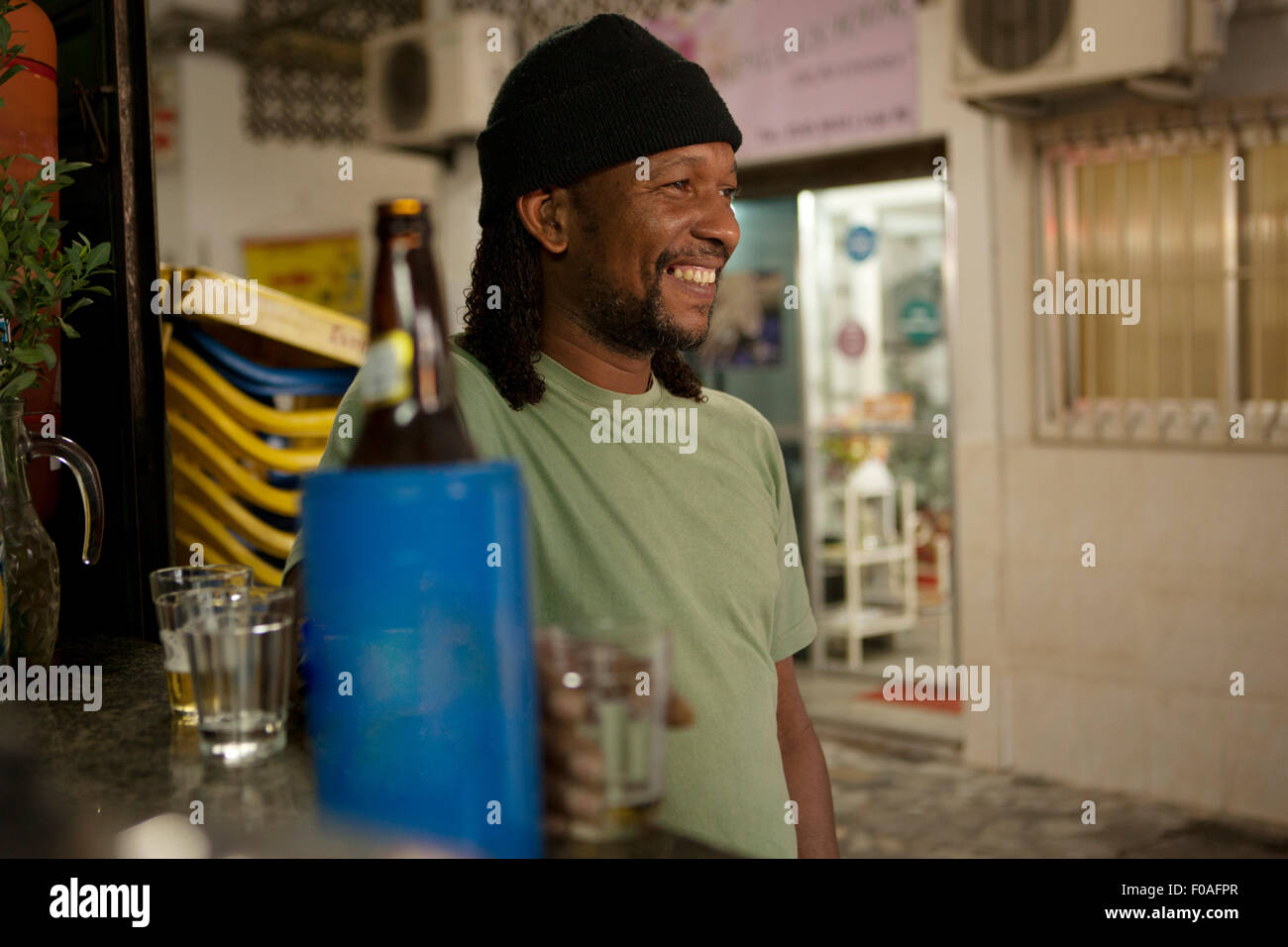 Male in pub hi-res stock photography and images - Alamy