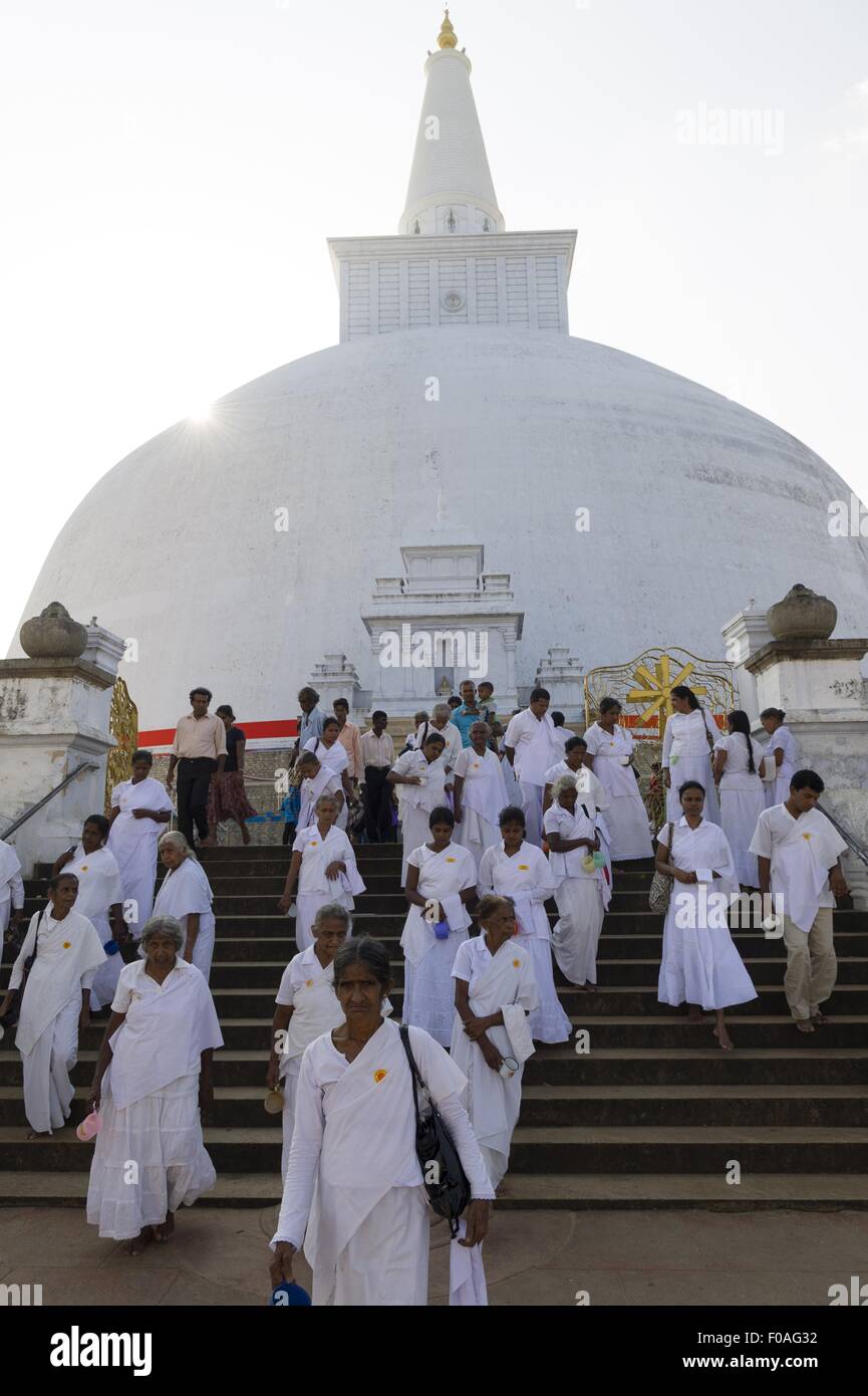 People praying at temple square Stupa of Mirisawetiya, Anuradhapura ...