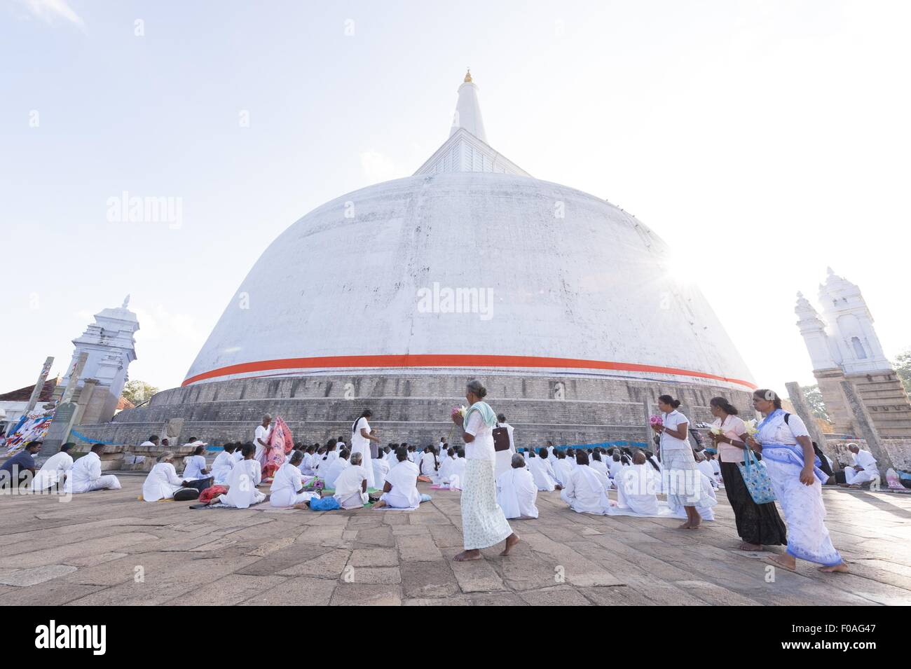 Mirisawetiya buddhist temple hi-res stock photography and images - Alamy