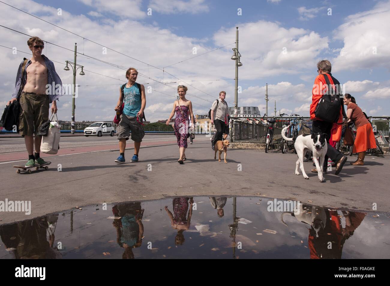 Berlin people street hi-res stock photography and images - Alamy