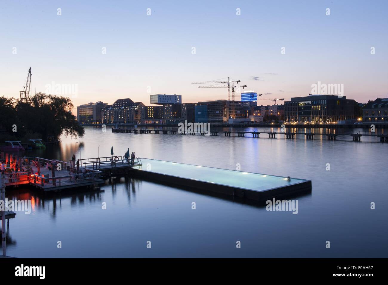 View of bathing ship pool on Spree river at dusk, Wrangelkiez, Berlin ...