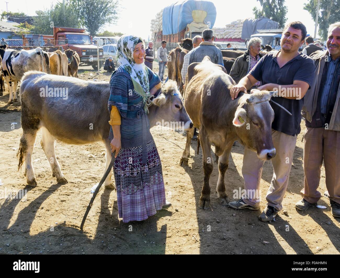People at animal market in Nazilli, Turkey Stock Photo - Alamy