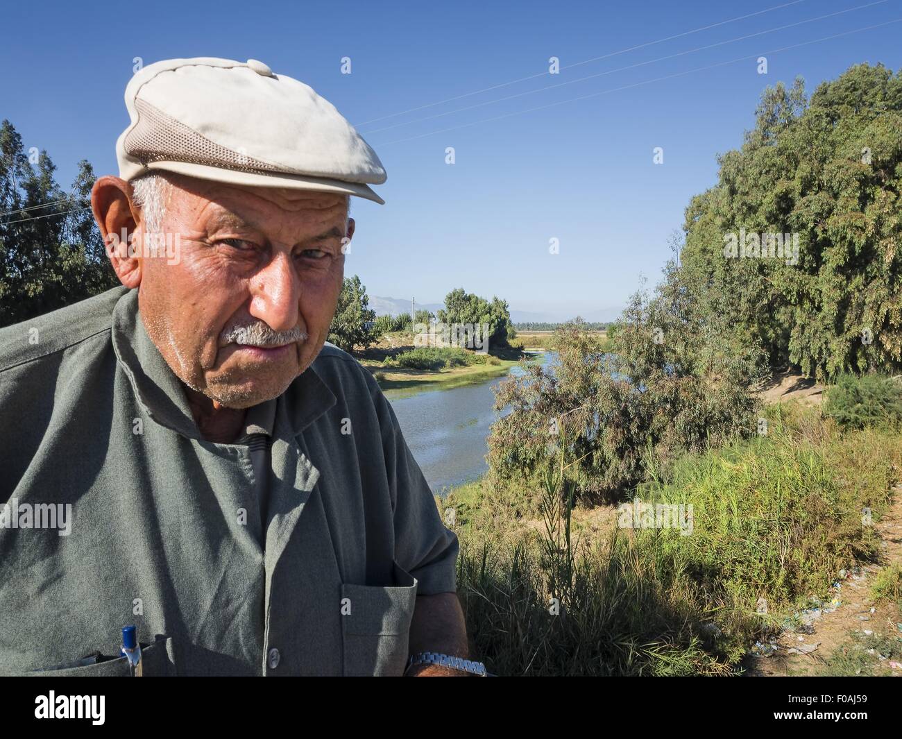 Person standing near dining hi-res stock photography and images - Alamy