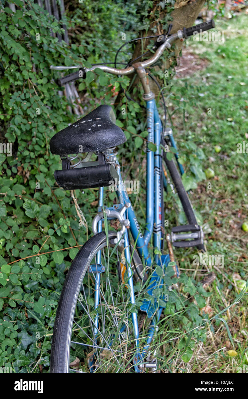 Discarded bikes hi-res stock photography and images - Alamy