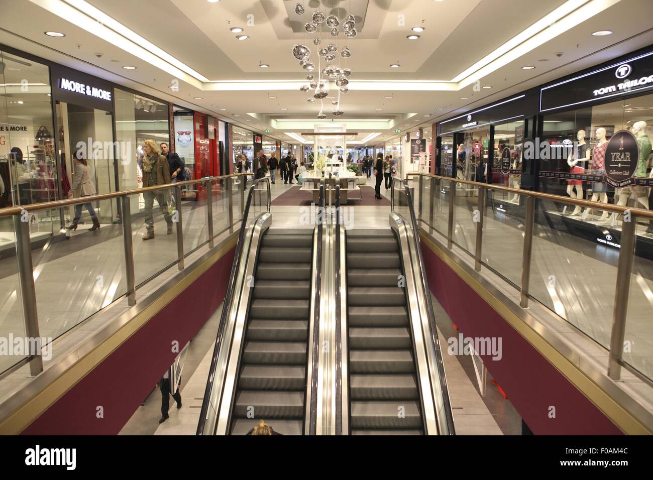 Escalator In Department Store Stock Photos & Escalator In Department ...