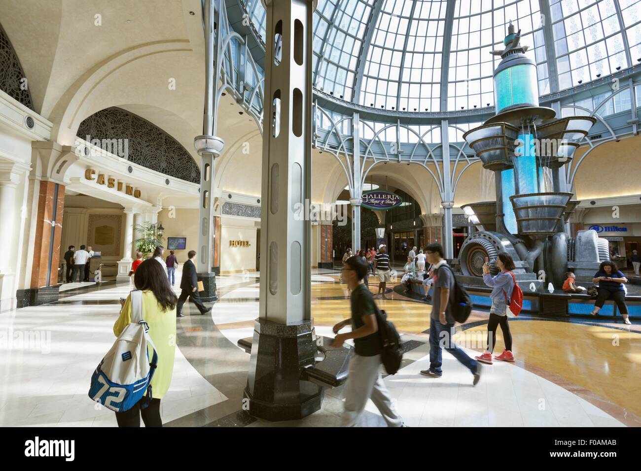 Inside shopping center niagara falls hi-res stock photography and ...