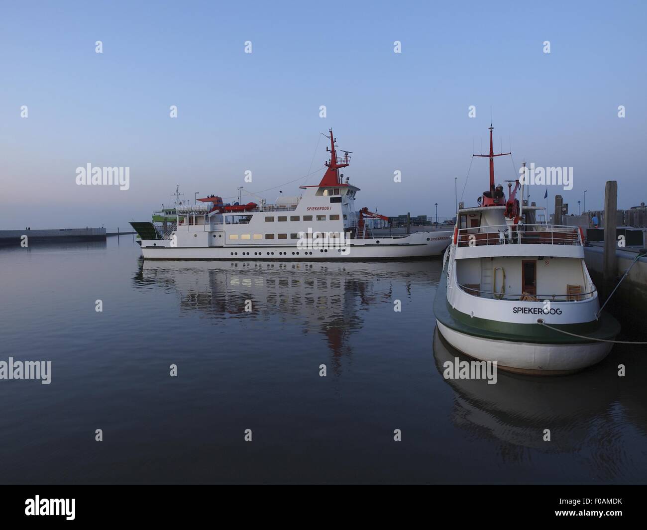 Moored ships hi-res stock photography and images - Alamy