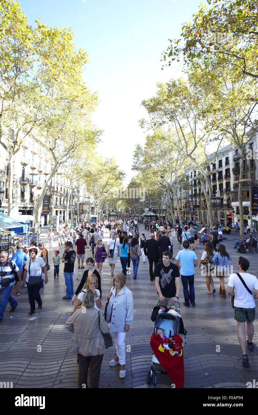 People shopping at La Rambla Las Ramblas shopping street in Barcelona ...