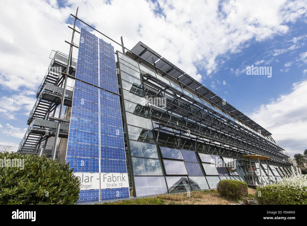 Solar factory hi-res stock photography and images - Alamy