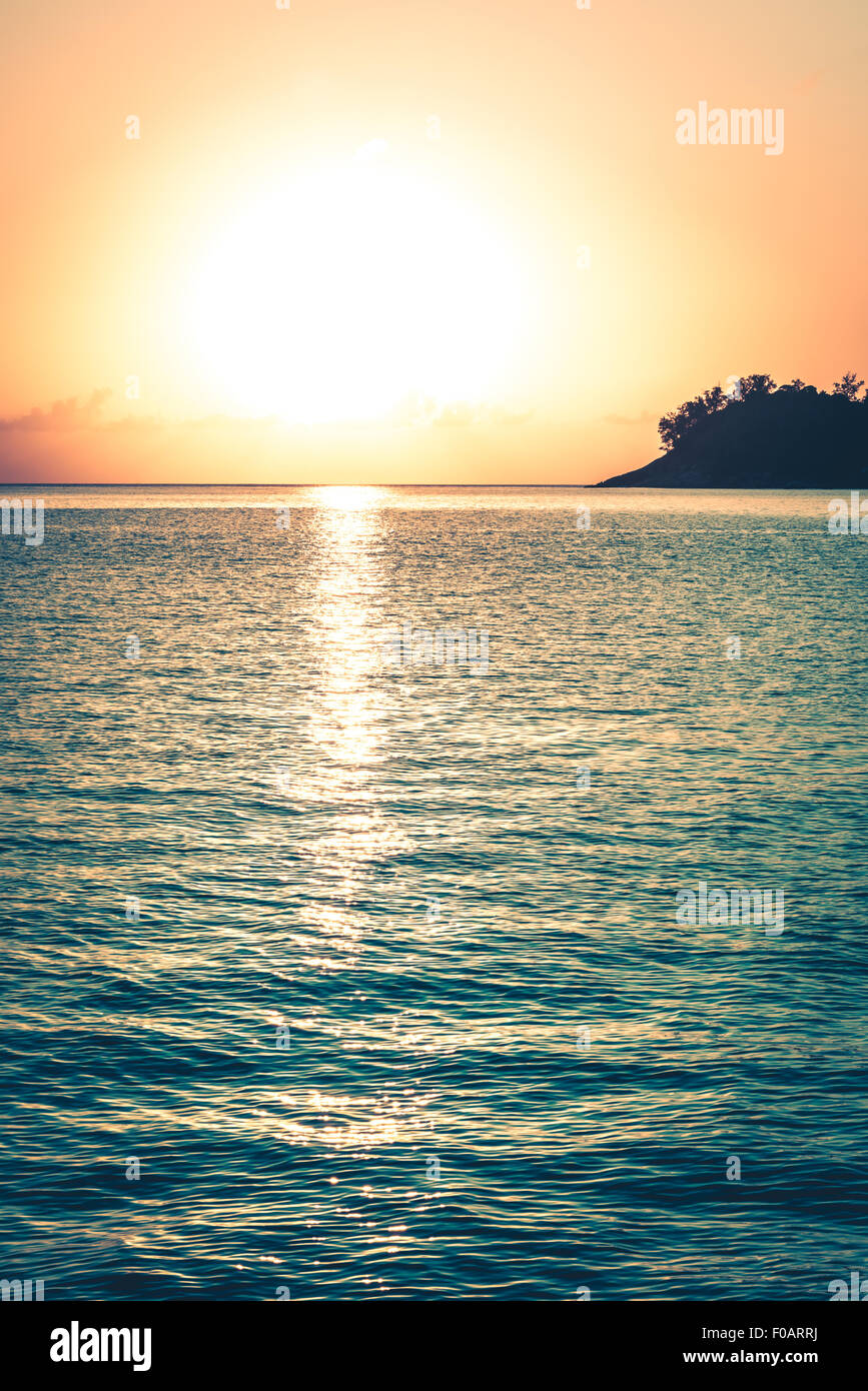 Vertical sunset background hi-res stock photography and images - Alamy