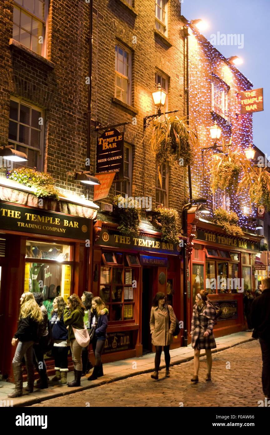 Night view temple bar hi-res stock photography and images - Alamy