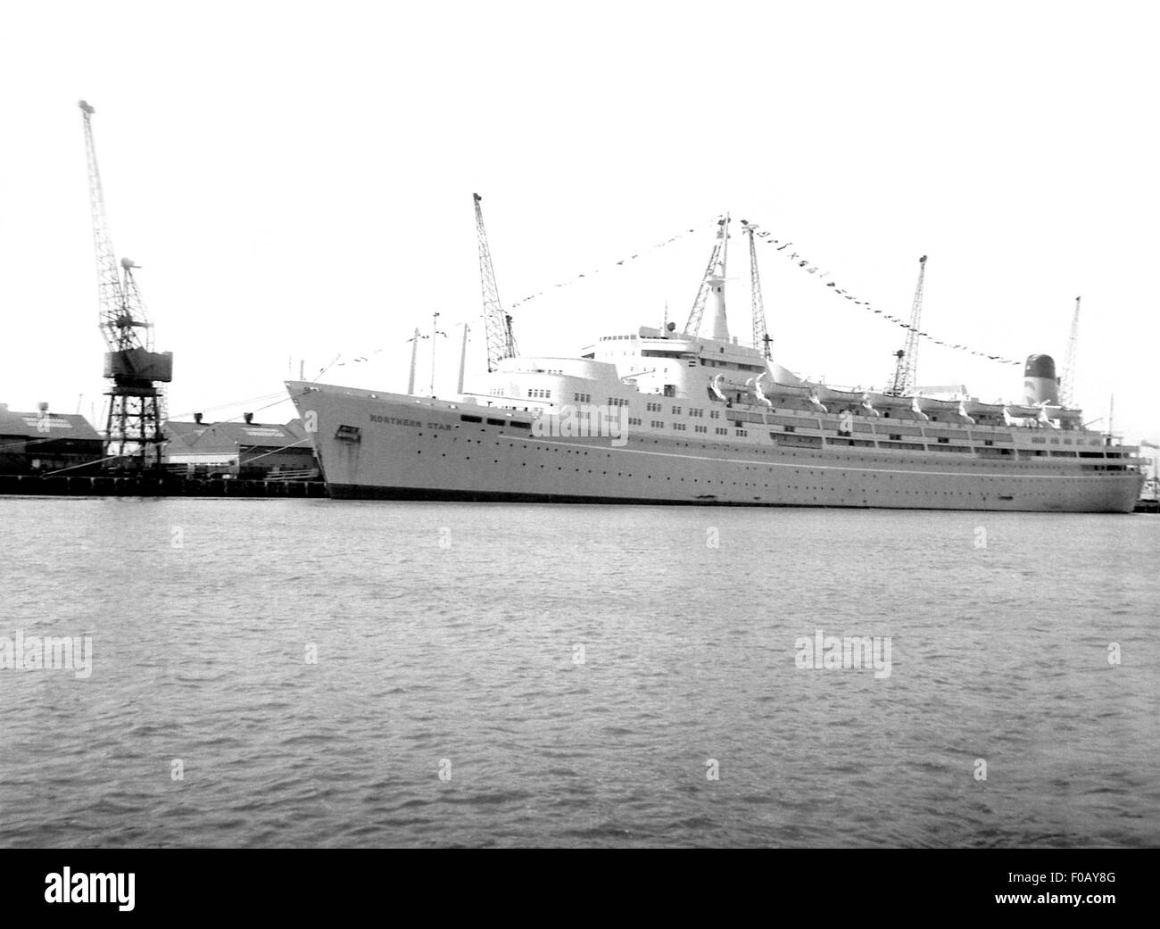 1950s ocean liner hi-res stock photography and images - Alamy
