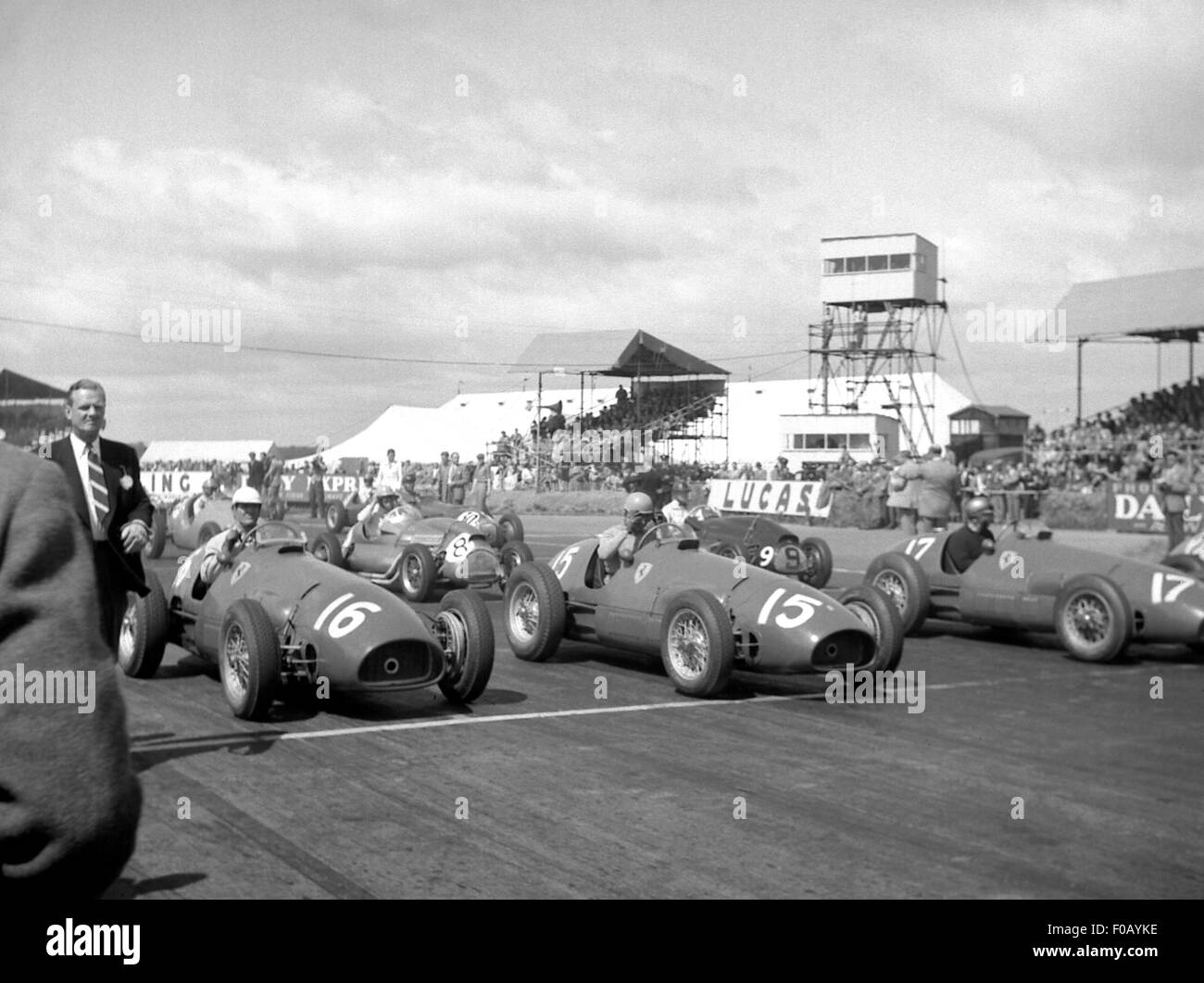 British crowd 1950s hi-res stock photography and images - Alamy