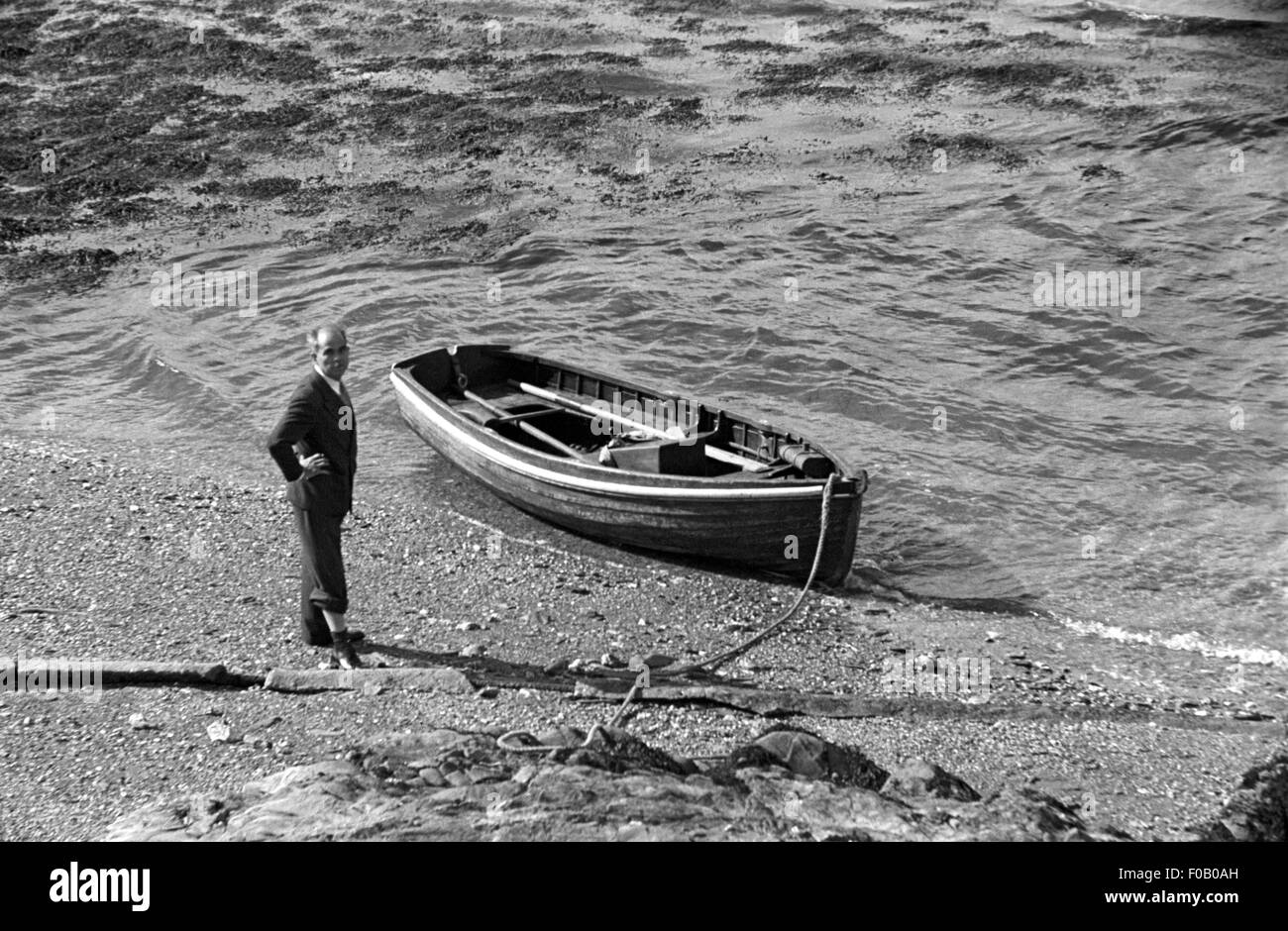 Man standing full Black and White Stock Photos & Images - Alamy