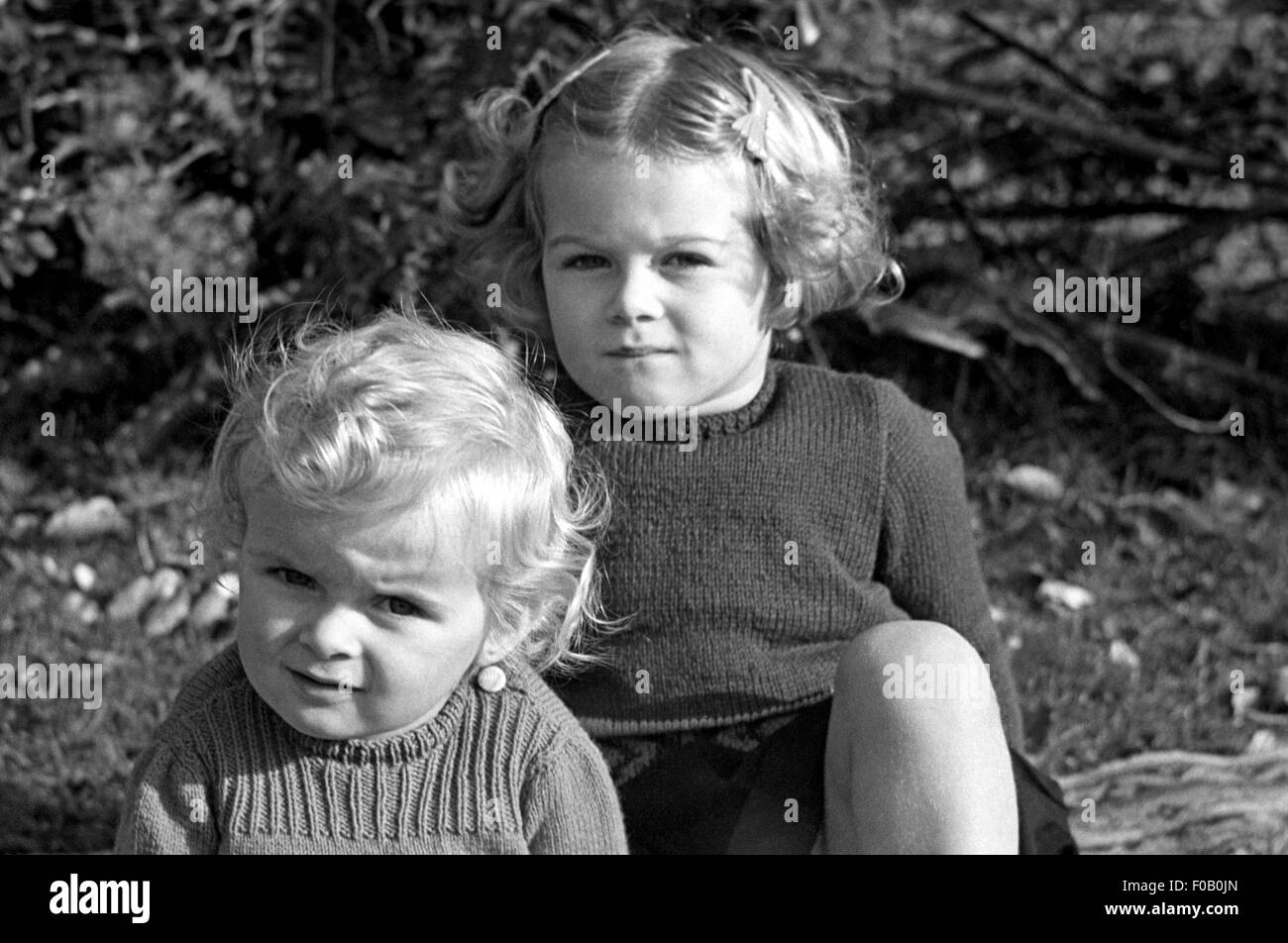 Portrait of two sisters Stock Photo - Alamy
