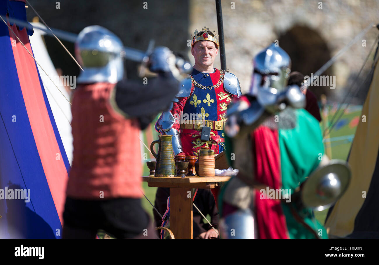 Under the watchful eye of King Henry V, performers in heavy armour ...
