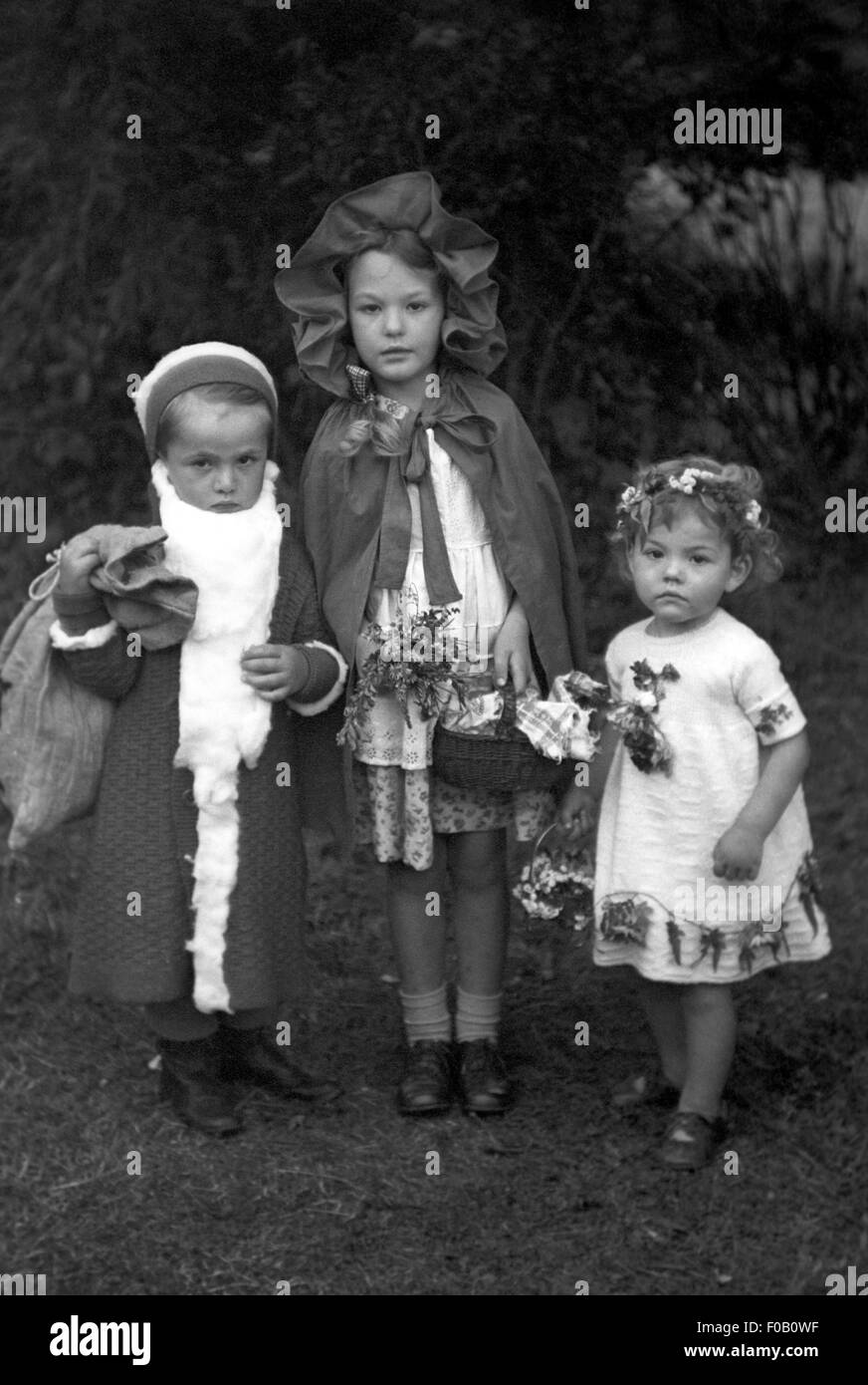 1940s children make up hi-res stock photography and images - Alamy