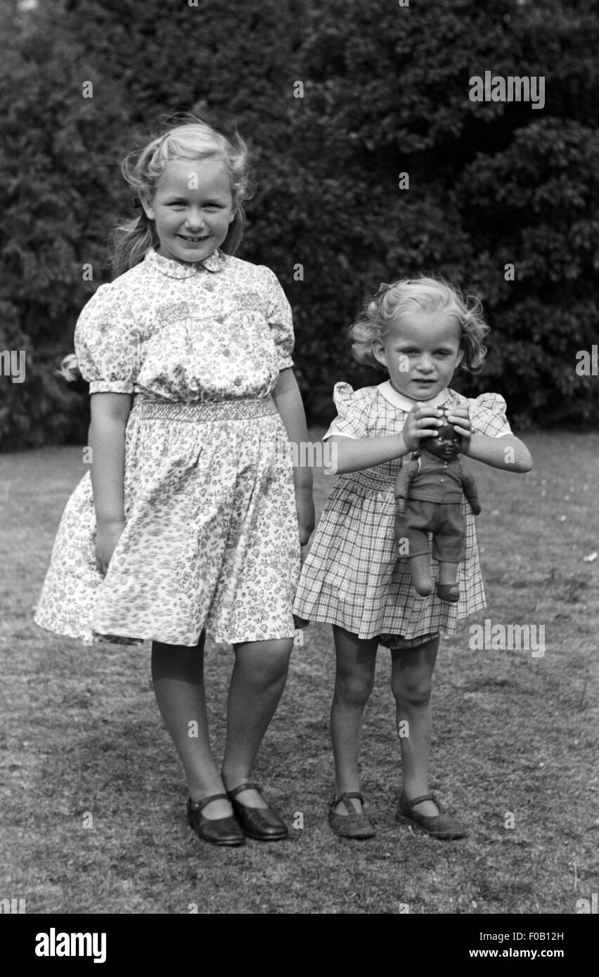Portrait two sisters Black and White Stock Photos & Images - Alamy