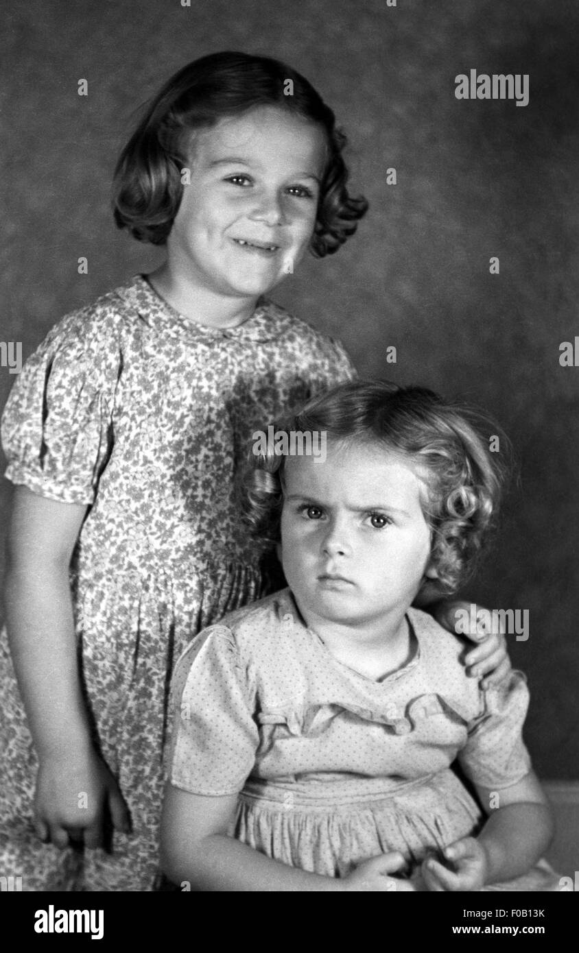 Portrait of two sisters Stock Photo - Alamy