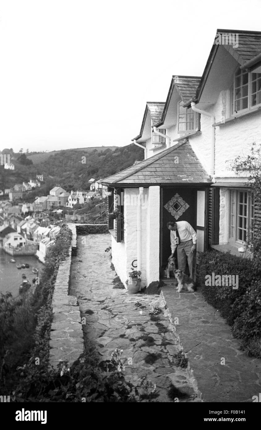 Man in 1940s standing hi-res stock photography and images - Alamy