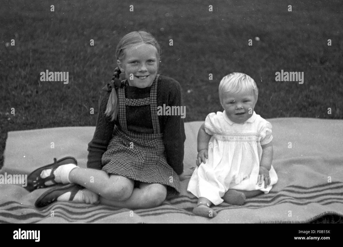 Portrait of two sisters Stock Photo - Alamy