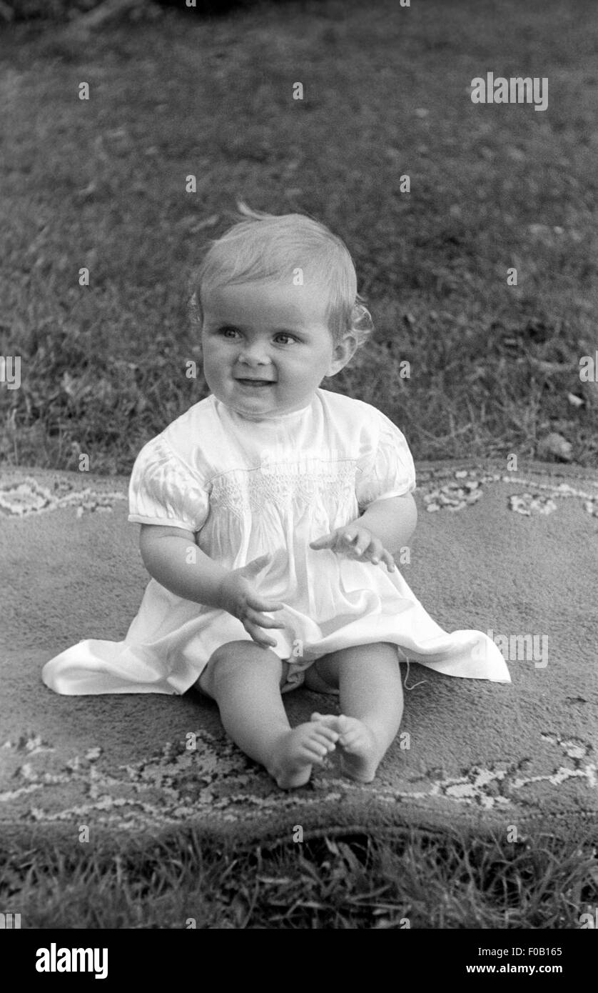 Portrait infant baby girl Black and White Stock Photos & Images - Alamy